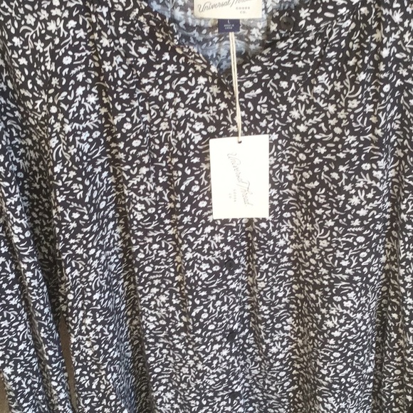 Universal Thread | Tops | Universal Thread Goods Blackwhite Blouse ...